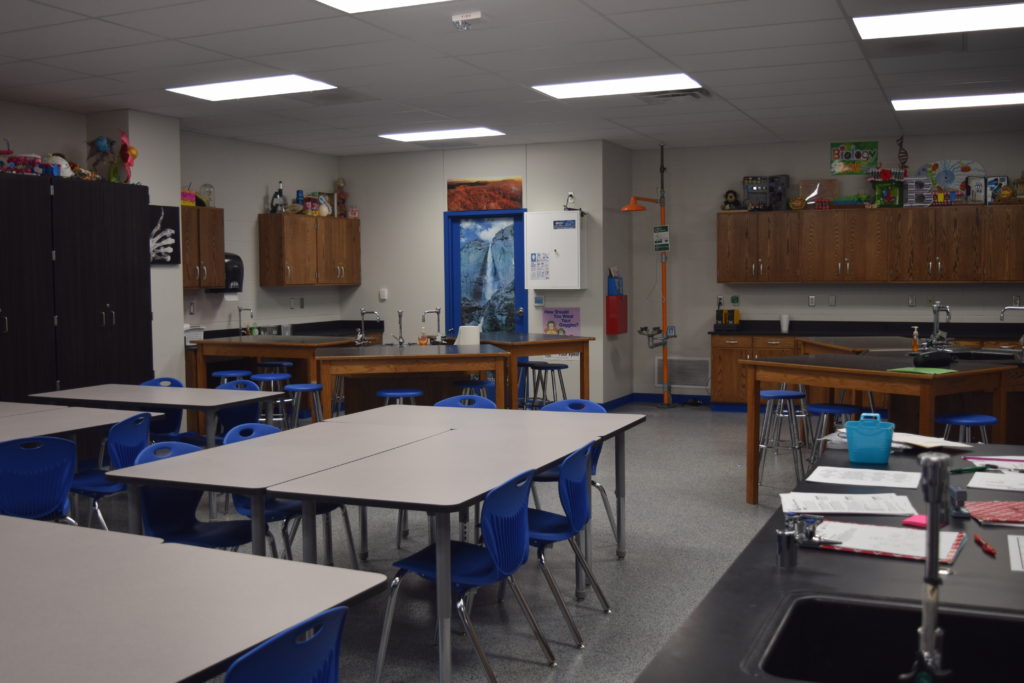 SHS Science Lab - The Messenger News