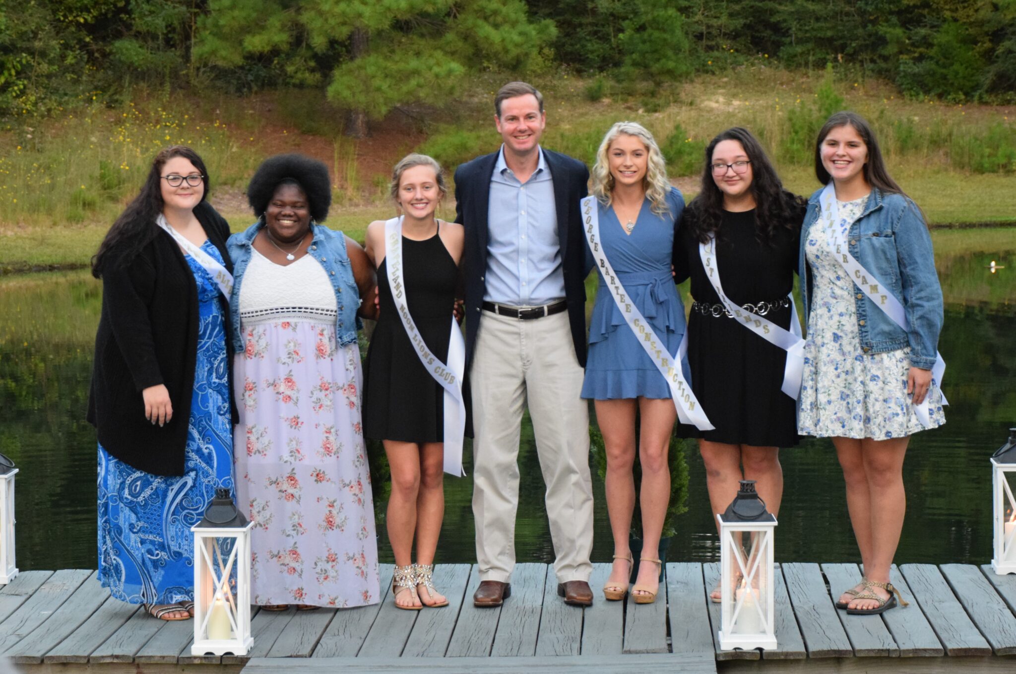 Peanut Queen Contestants Enjoy a Night Out - The Messenger News