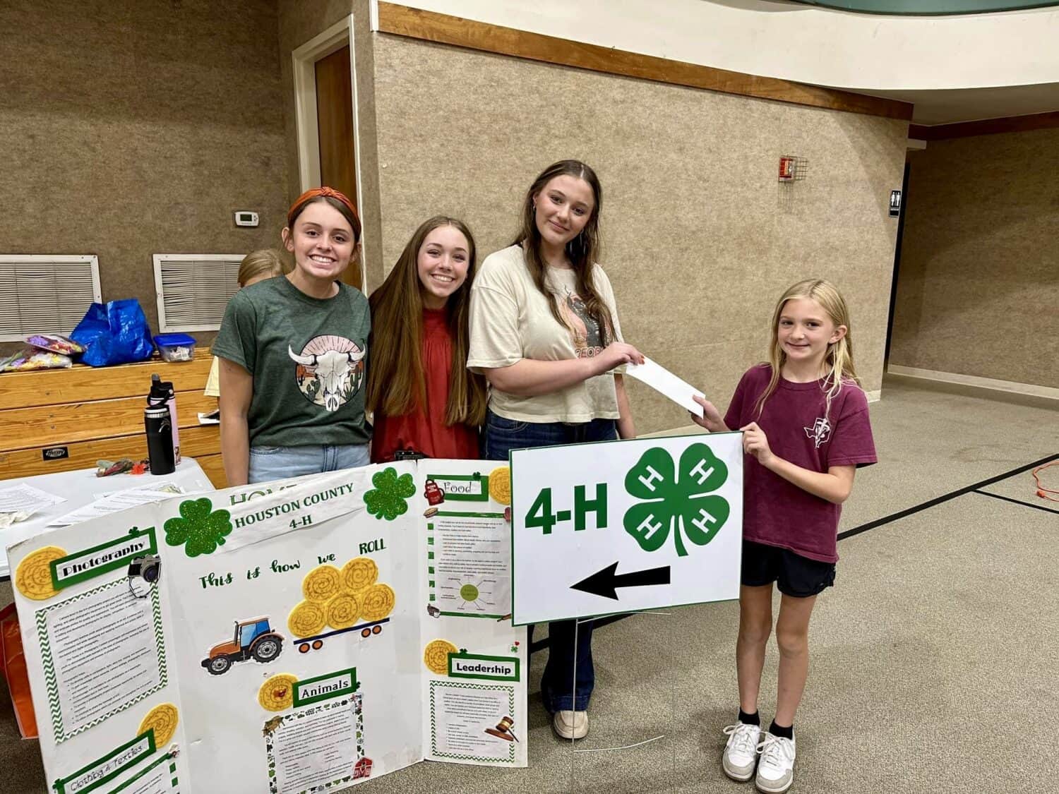 4-H Kids Receive Donation - The Messenger News